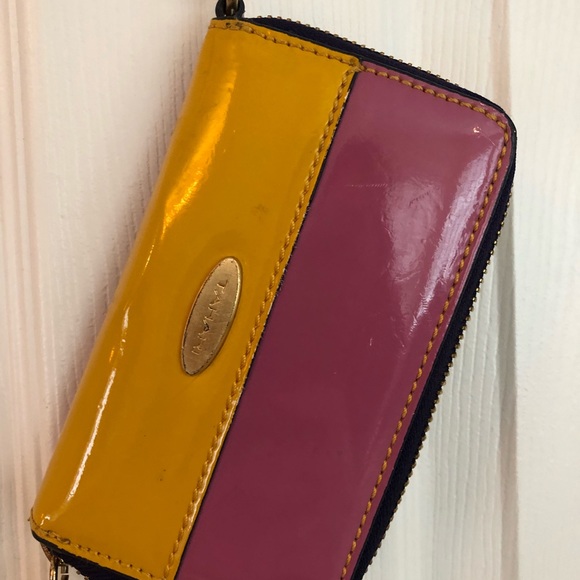 Tahari | Bags | Tahari Wallet | Poshmark